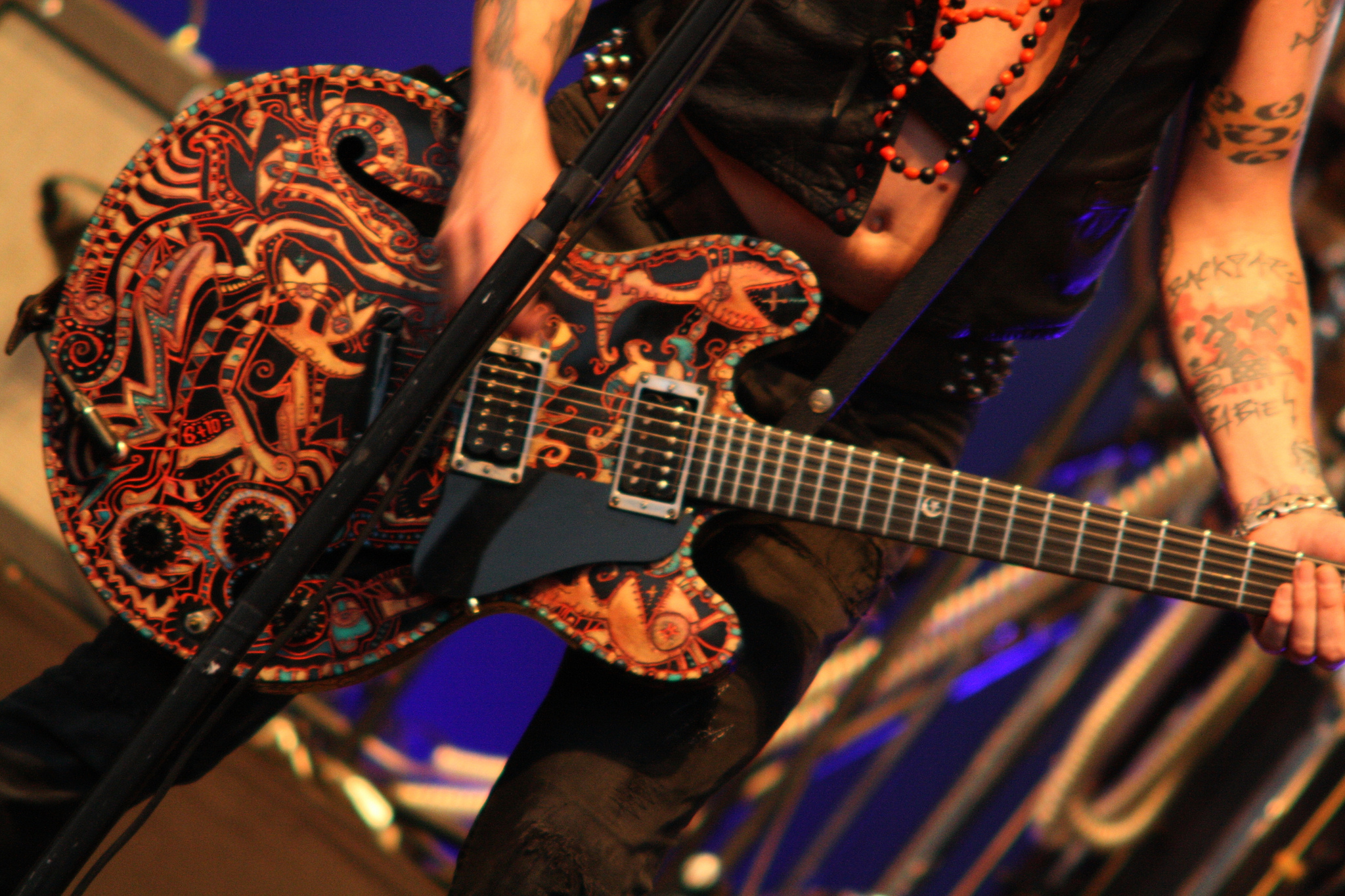 Learn how to play rock guitar in Barcelona | ShBarcelona