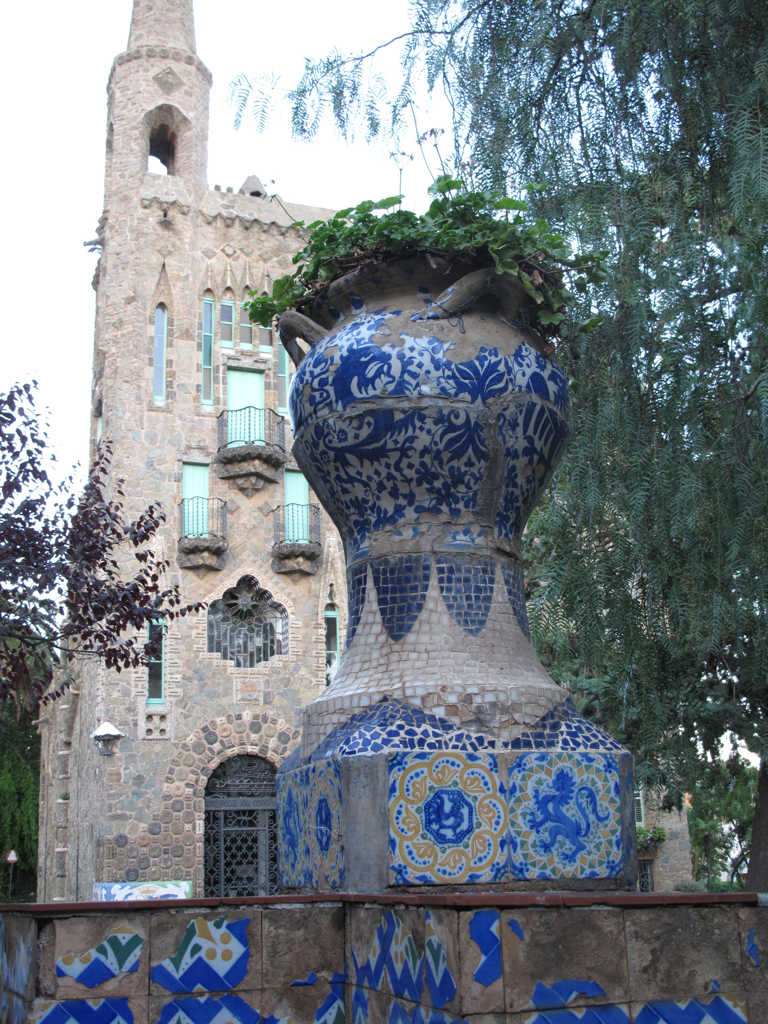 Discover the modern Torre Bellesguard in Barcelona | ShBarcelona